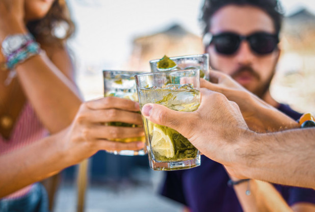 Quarter of UK drinkers embrace 'zebra striping' with alcohol-free ...